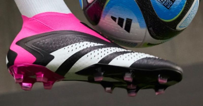 Laceless vs. laced football boots: what's right for you? | FOOTY.COM Blog